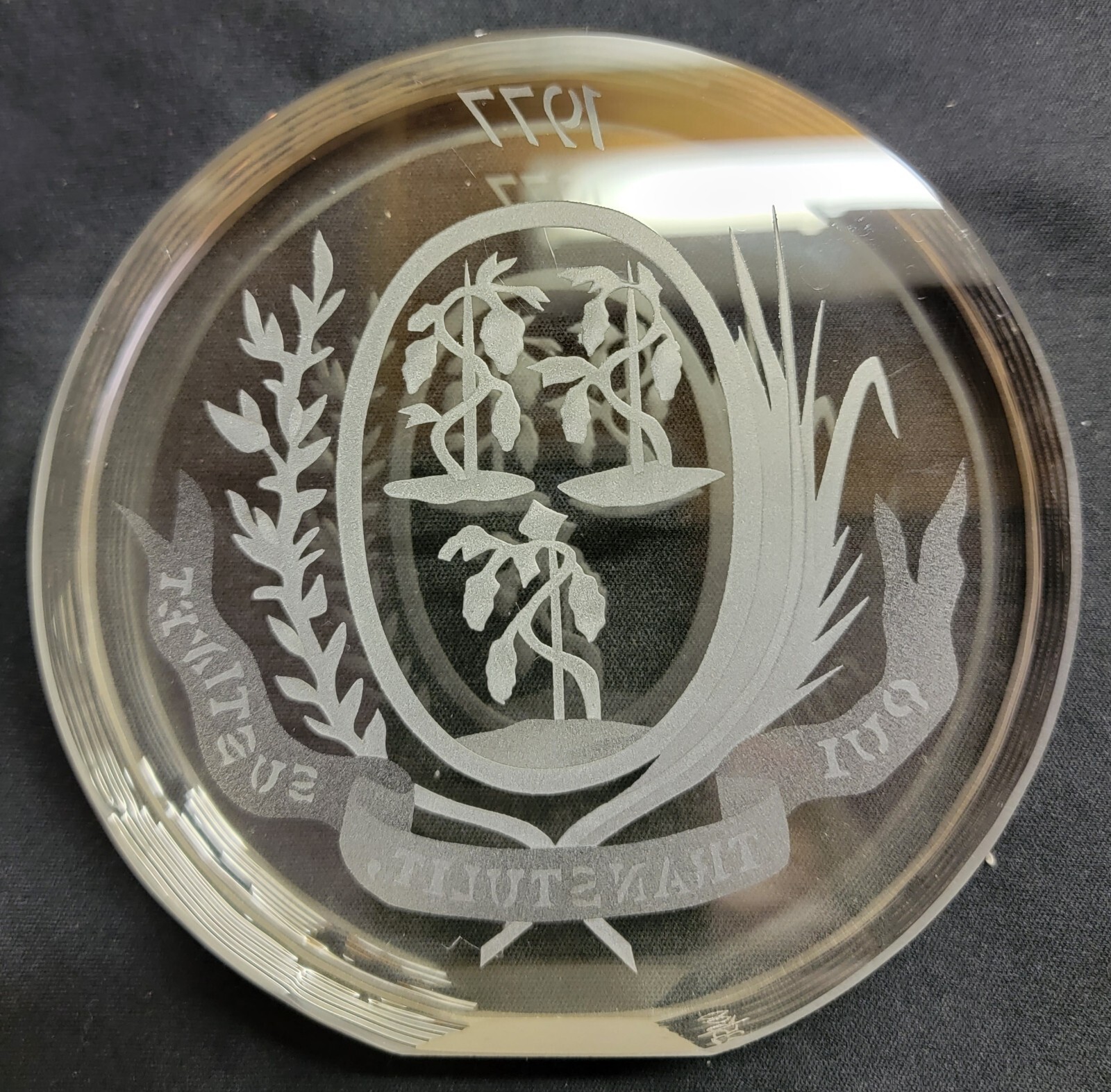 Connecticut Motto Qui Transtulit Sustinet Heavy Glass Paperweight 1977 ...