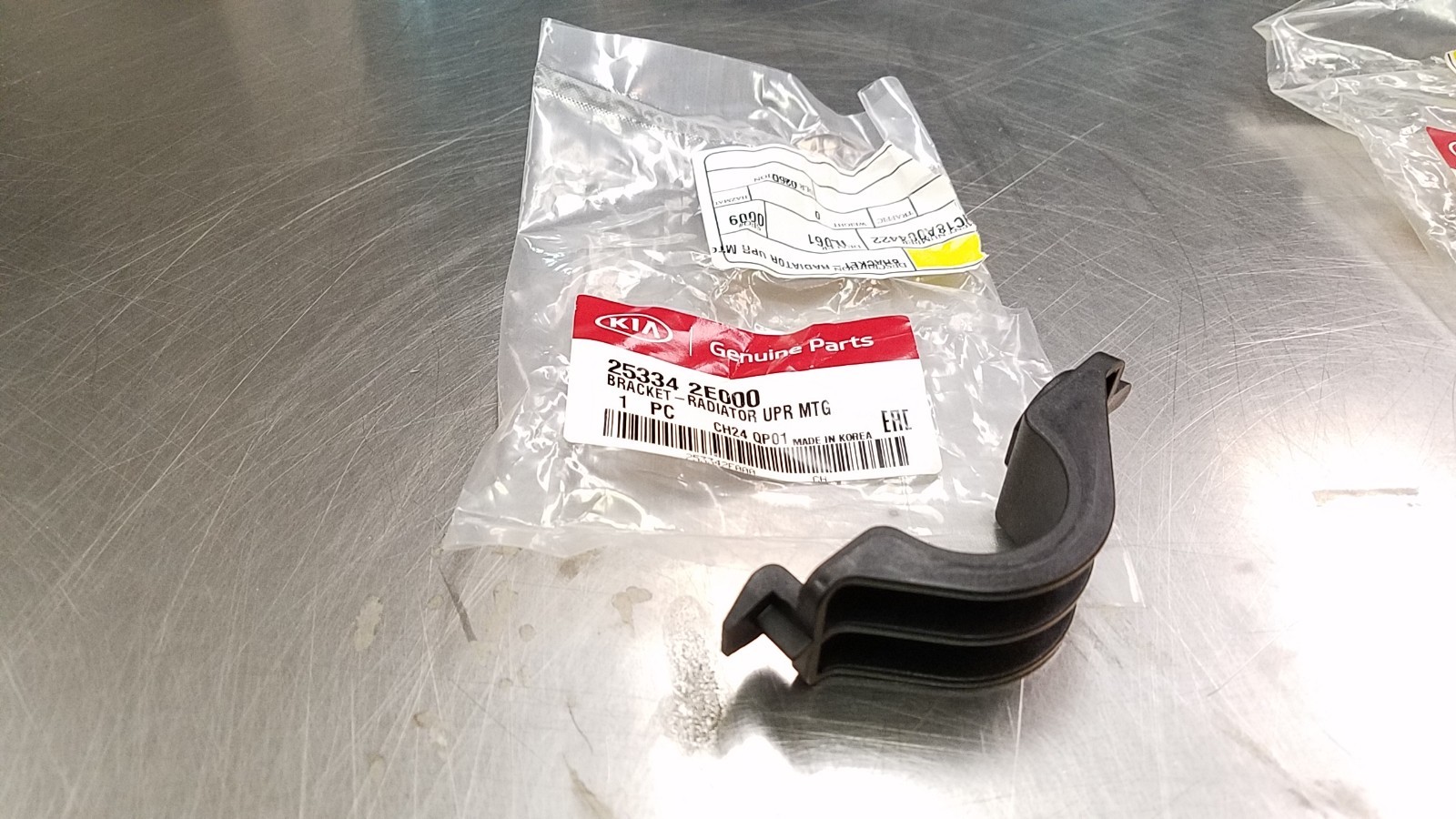 NEW OEM KIA UPPER RADIATOR MOUNT BRACKET 05-10 SPORTAGE | eBay