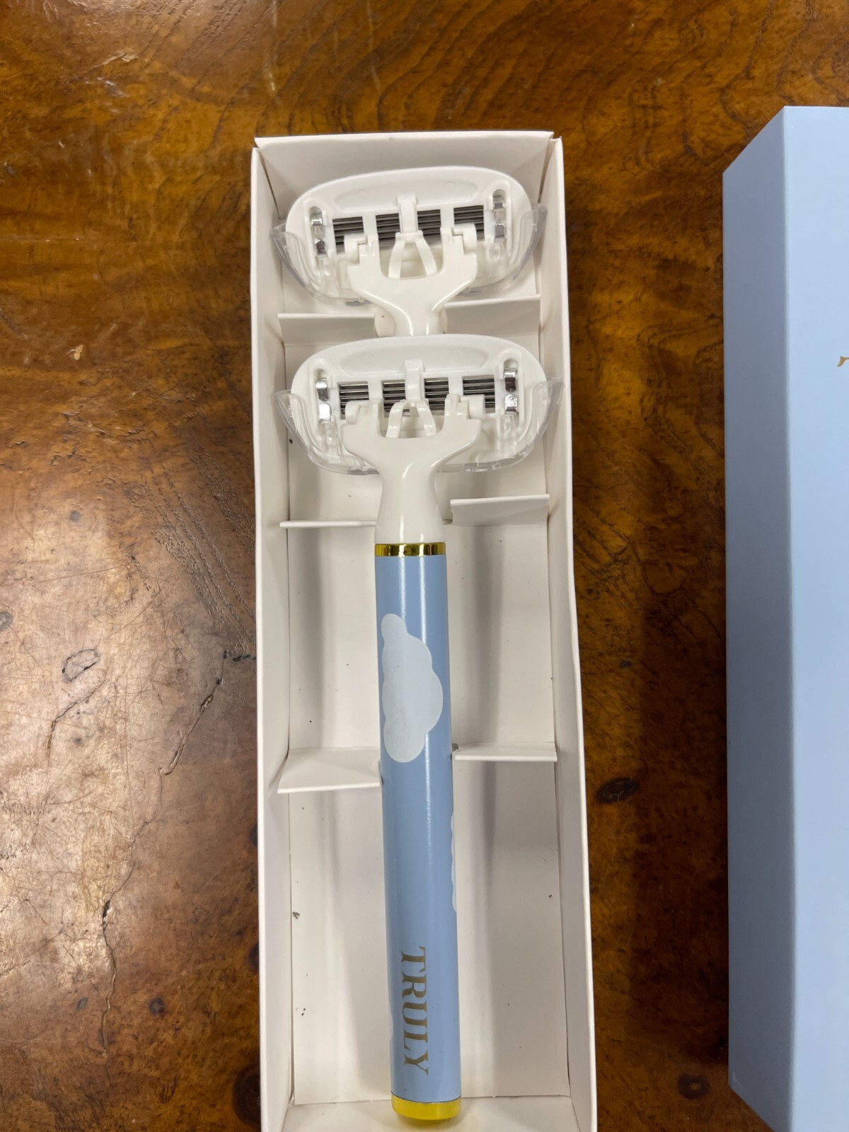 Truly Brand Ladies Razor Lt. Blue 5 blade with extra blade | eBay