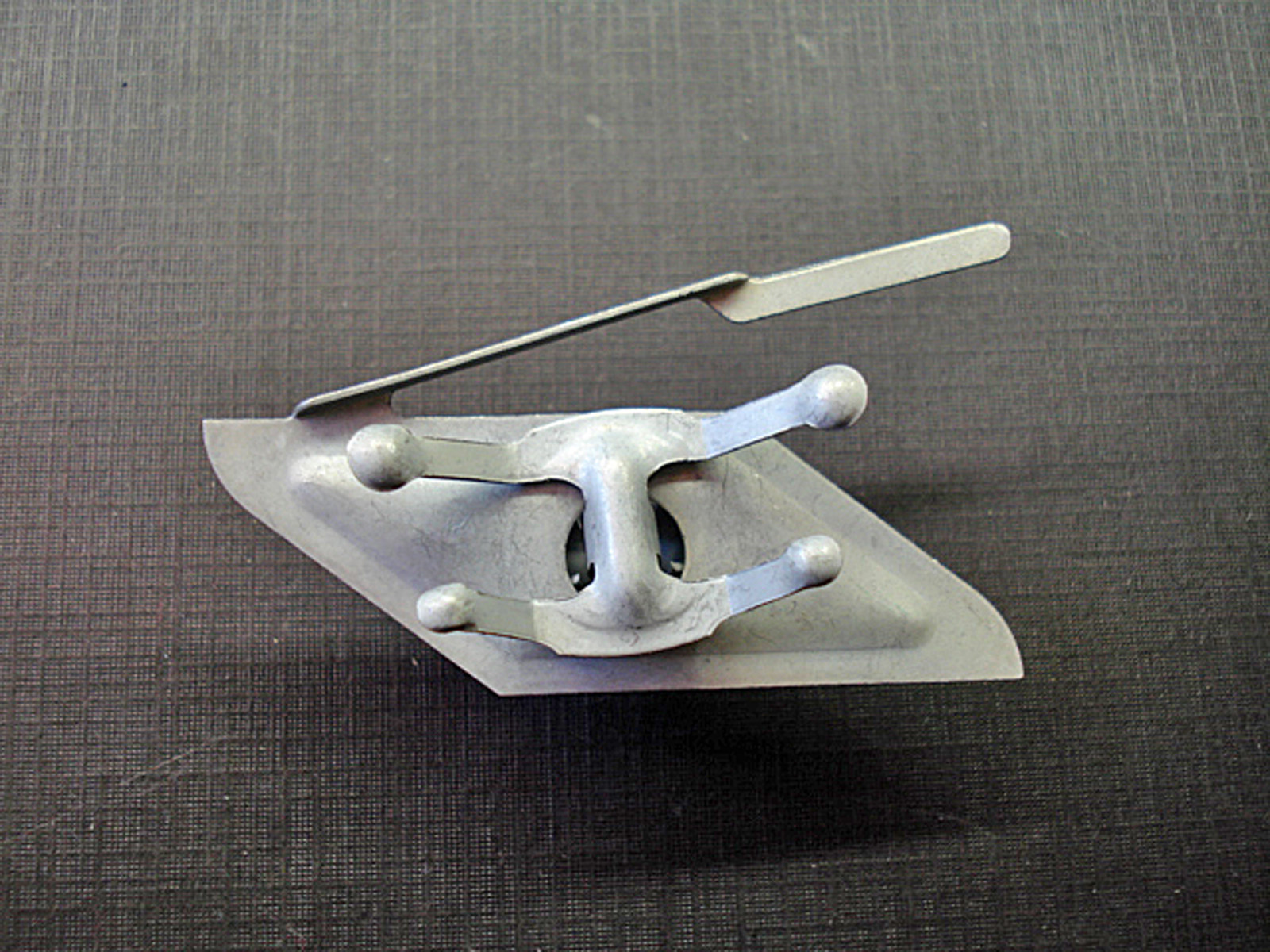 10 NOS fender quarter door moulding clips 1-1/2" - 2" Chevy Buick ...