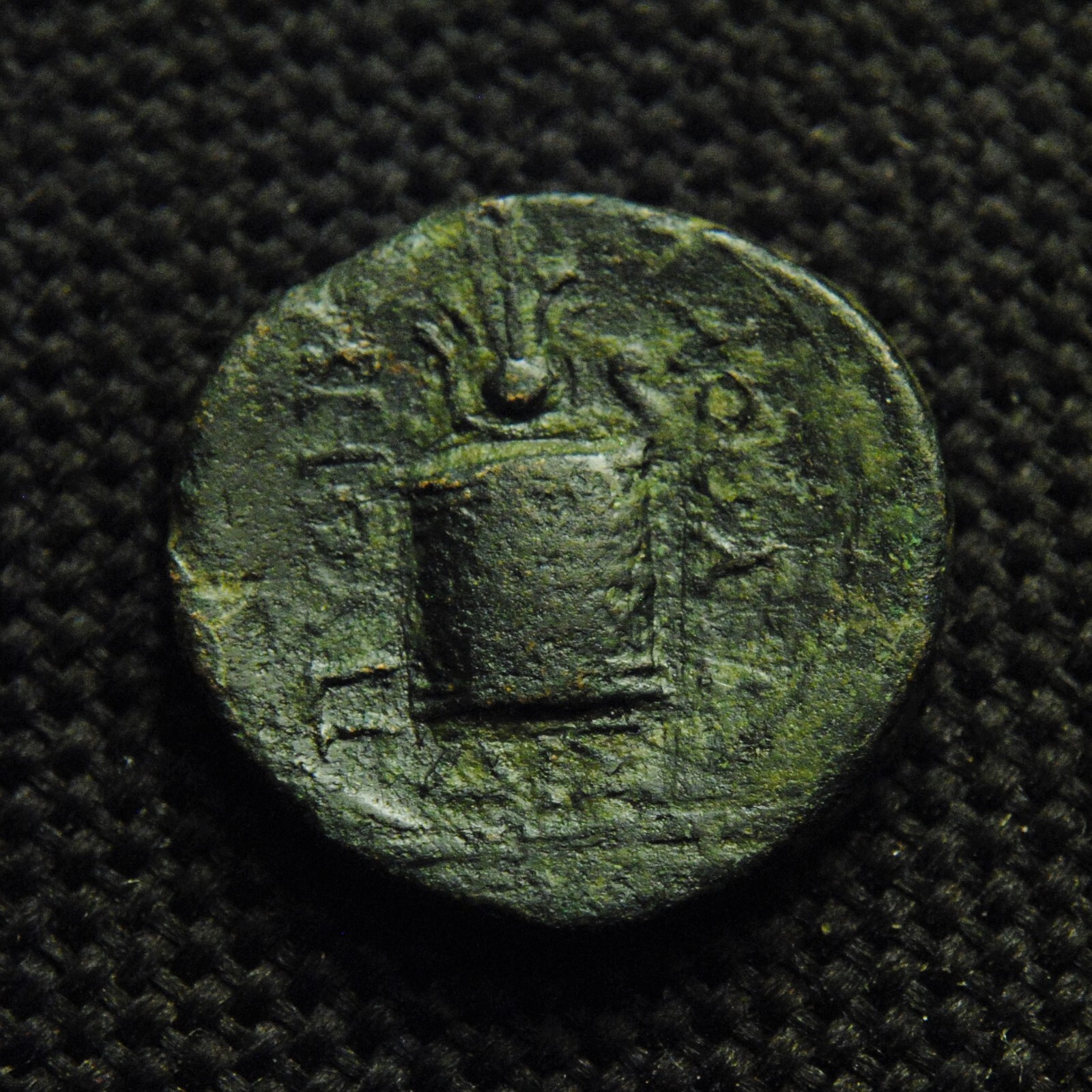 Æ Phrygia Laodikeia Apollo Rv ΠYΘHΣ ΠYΘOY Headdress Isis 2.96 gr 15-6mm ...