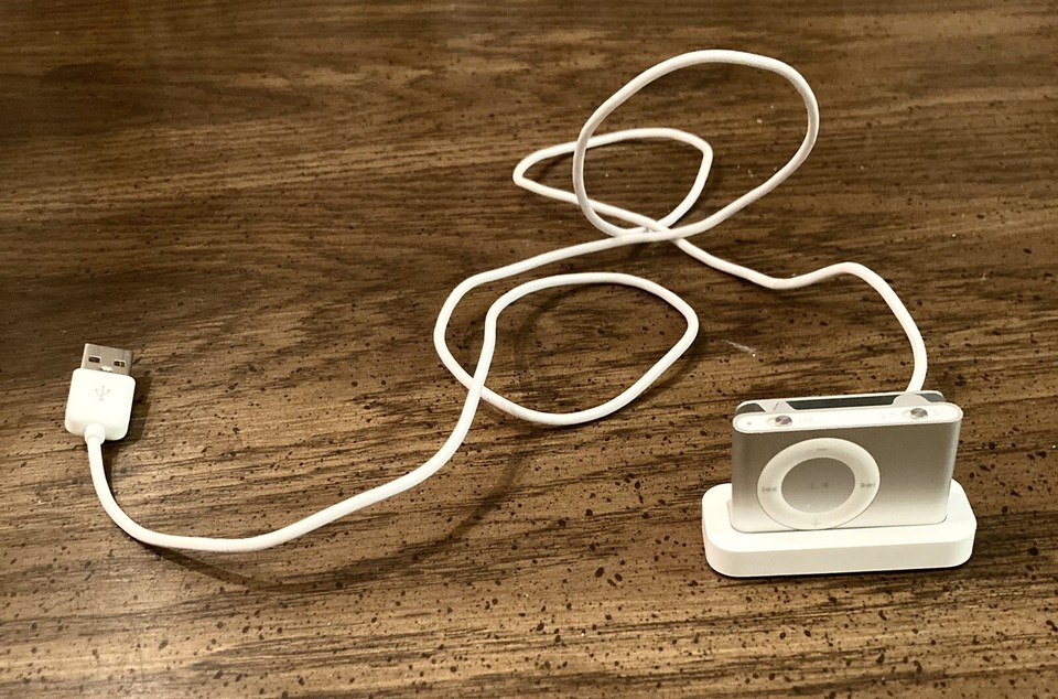 SILVER Apple iPod shuffle 2nd GEN Clip On A1204 (1 GB) AS IS | eBay