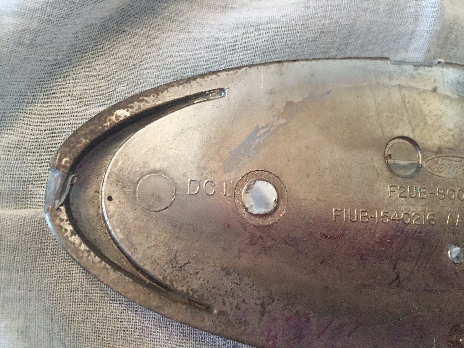Vtg Ford Blue Oval Emblem F2UB 8C020 AA F1UB-154026 AA Short Lug ...
