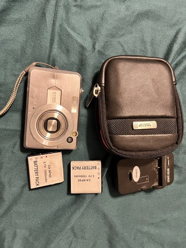 Casio EXILIM EX-Z850 8.1MP 3x Zoom Digital camera W/Charger/2x Battery ...