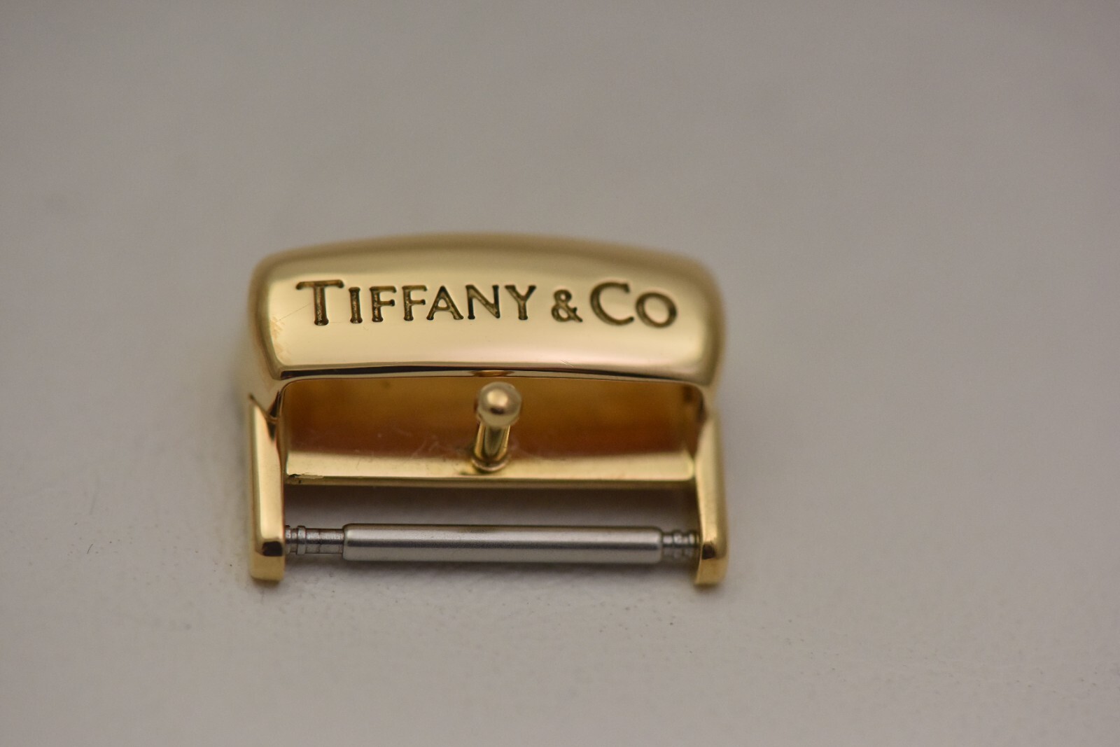Tiffany & Co, 18K Yellow Gold, tang buckle clasp, 16m… - Gem
