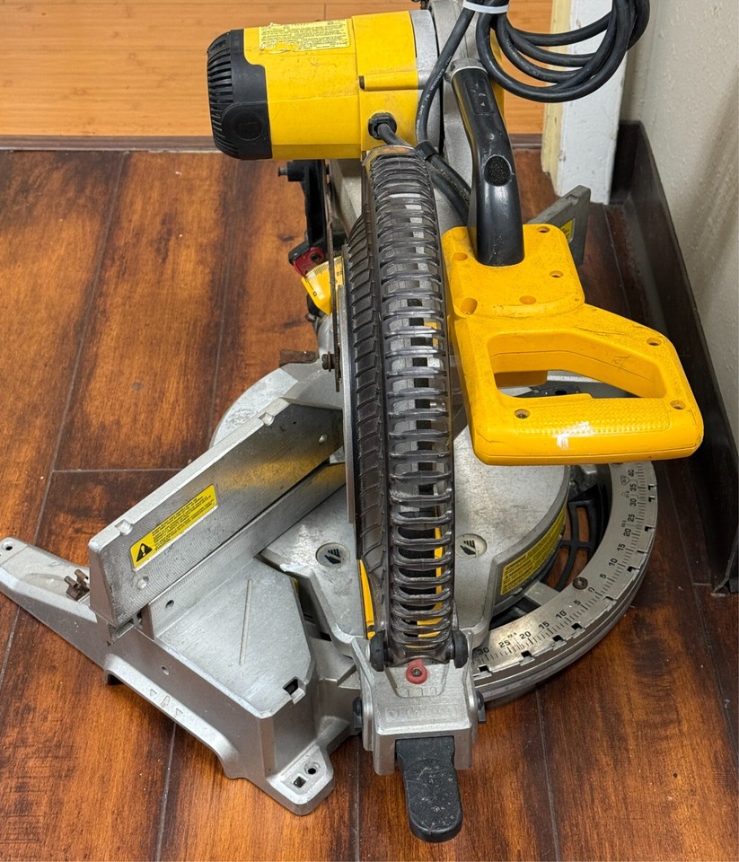 DEWALT 12" Compound Double Bevel Miter Saw DWS716 - LOCAL PICK UP ONLY ...