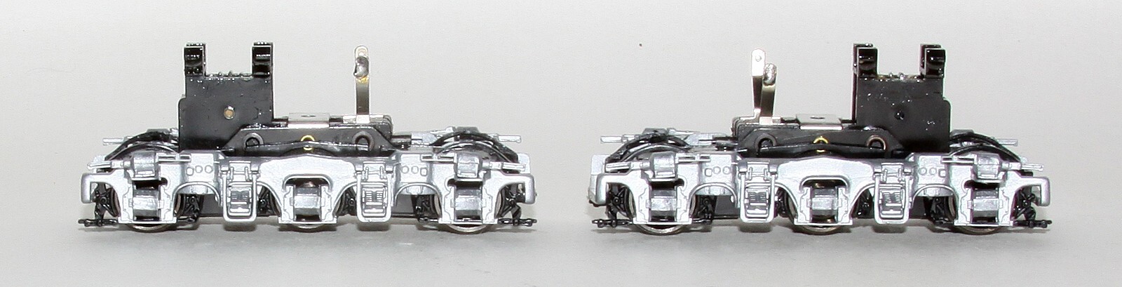 Life-Like Proto 2000 E8 E9 E7 E6 Silver Power Truck Assemblies