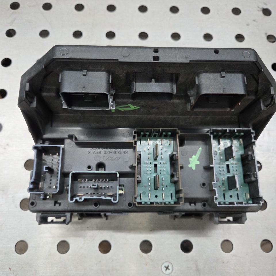 2014 Dodge Grand Caravan Chrysler Town & Country TIPM Fuse Relay Box ...