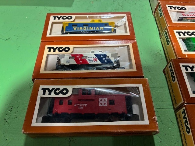 Lot Of 35 Tyco HO Freight Cars In Boxes + 8 Boxed Tyco Operating ...
