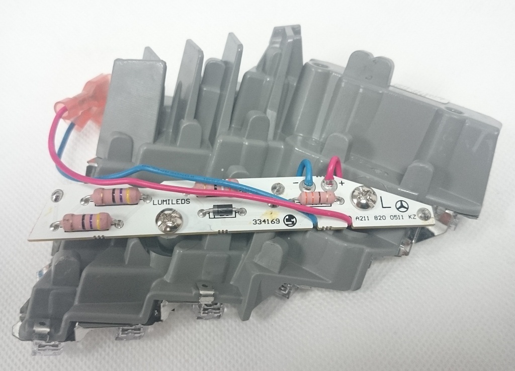 NEW Genuine Mercedes-Benz W211 E-Class RH REAR Stop Lamp Bulb Holder ...
