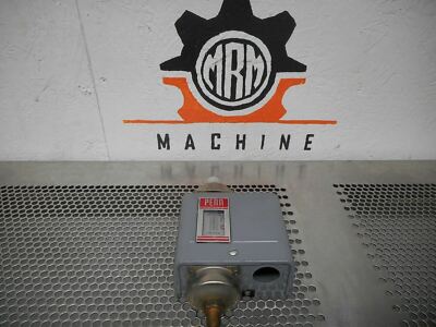 Penn Controls P74EA-1 Pressure Switch 8-70PSIG Nice Shape Used With ...