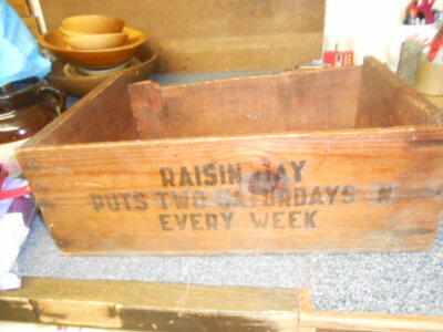 VINTAGE ANTIQUE RAISIN WOODEN BOX/CRATE SZ 12 X 17" | eBay