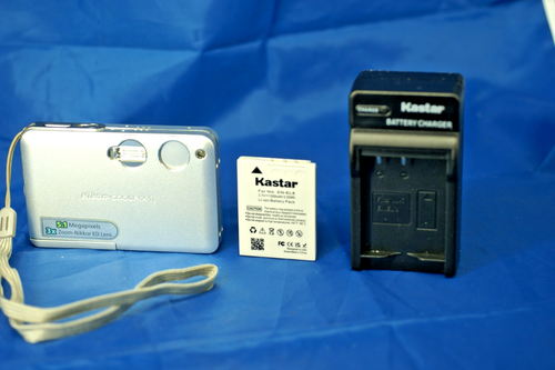 Nikon Coolpix S1 Compact Digital Camera 5.1MP 3x Zoom Charger & Battery ...