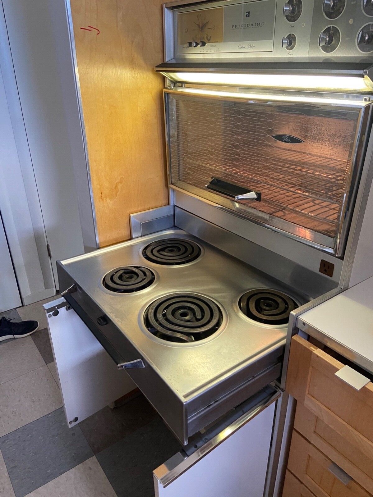 vintage oven - Frigidaire Flair 1960s with pull out cooktop | eBay