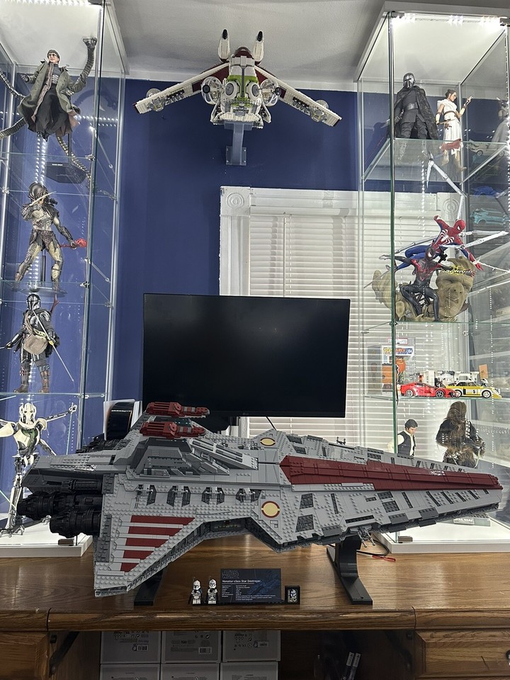 Wall Mount Display for Lego Star Wars UCS Venator | eBay