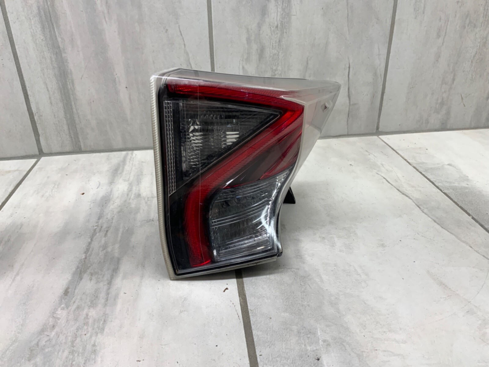 2016-2018 Toyota Prius Tail Light Assembly Right Used | Genuine OEM