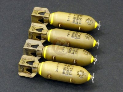 Plus Model 1/32 US 250lb General Purpose Bomb WWII (w/Decals) (4 bombs ...