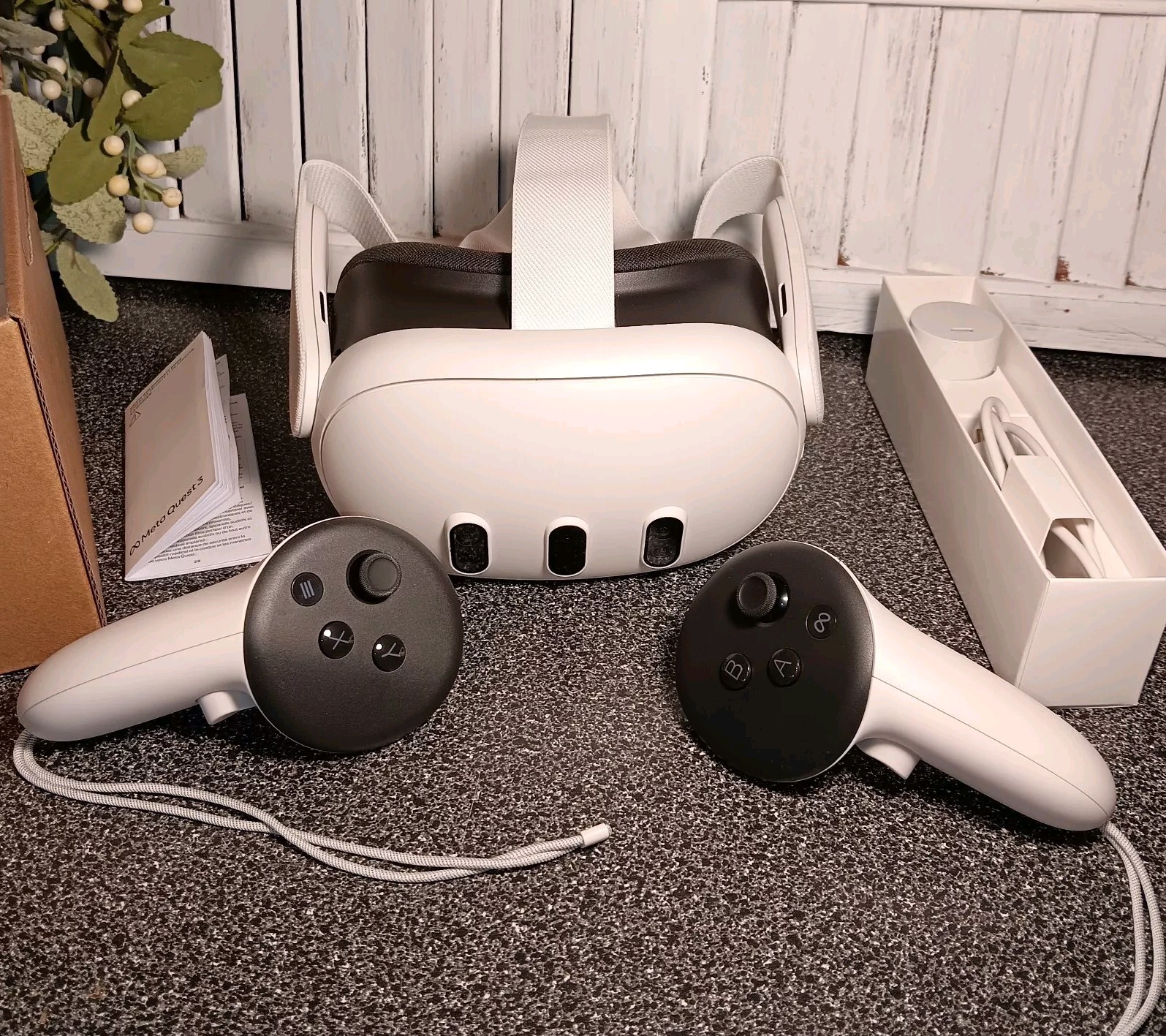 Meta Oculus Quest 3 128GB Standalone VR Headset White with Controllers ...