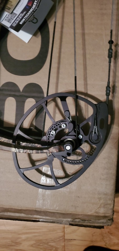 Bowtech CP30 Mossy Oak Country DNA 25-30.5 DL 70# RH | eBay