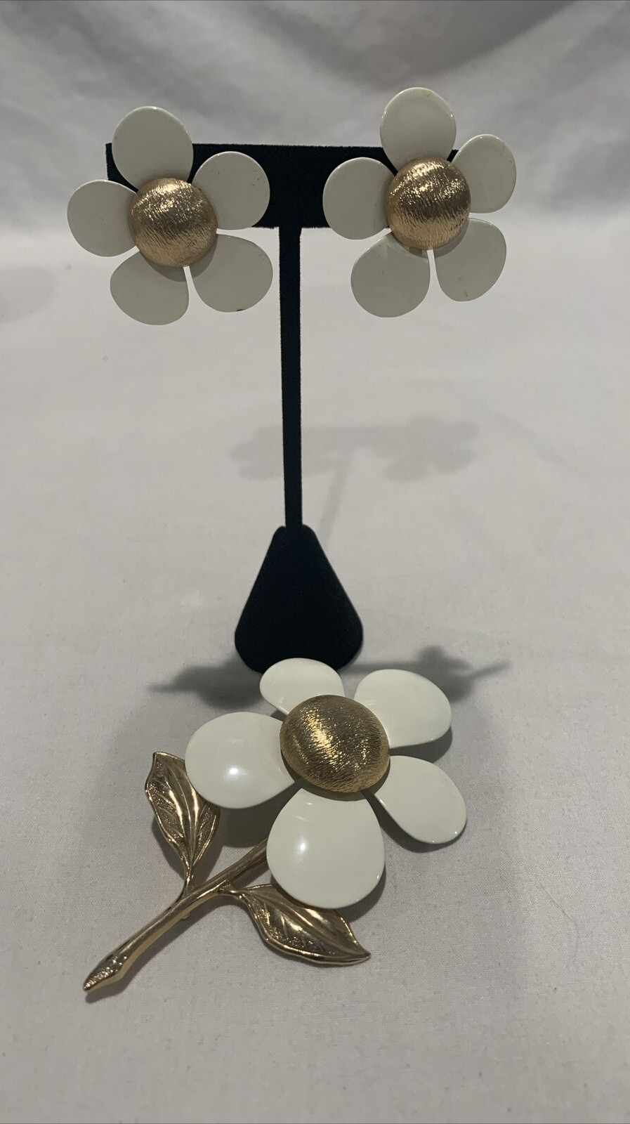 Vintage 1968 Sarah Coventry Flower Flattery White Gol… - Gem