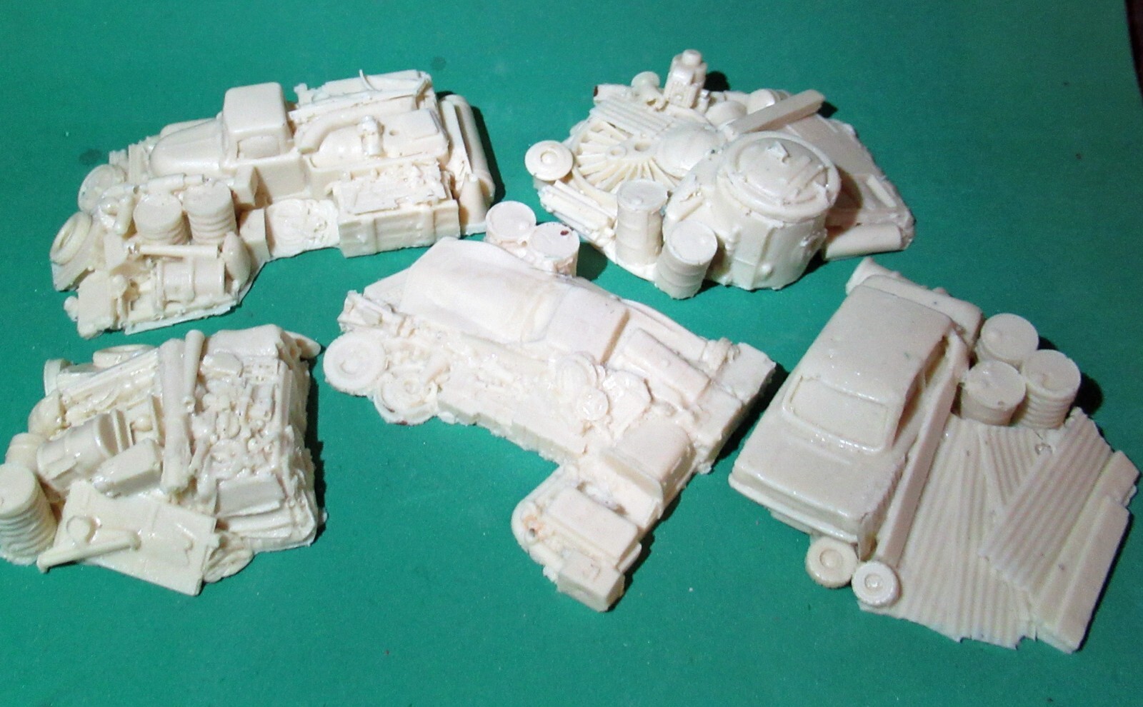 Five piles of scrap/junk - OO/HO Gauge/1:76 scale model railway ...