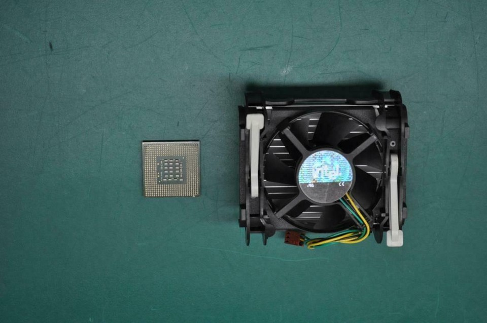 Intel Celeron D 320 2.40GHz 533MHz 256KB L2 Cache Socket PPGA478 SL7C4 ...