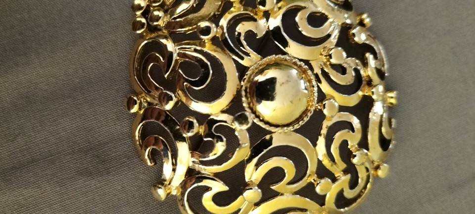 Beautiful Vintage DORENE Costume Jewellery Gold Tone Brooch With A ...