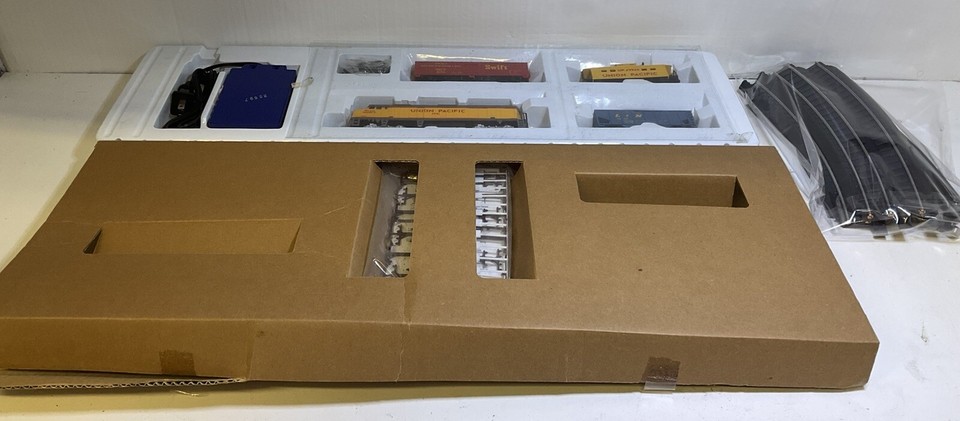 Life Like Trains Ho Railmaster Diesel Locomotive Power Loc Train Set ...