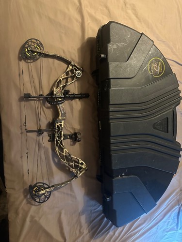 Bowtech Carbon Icon Compound Bow 60# 26.5"-30" 335FPS | eBay