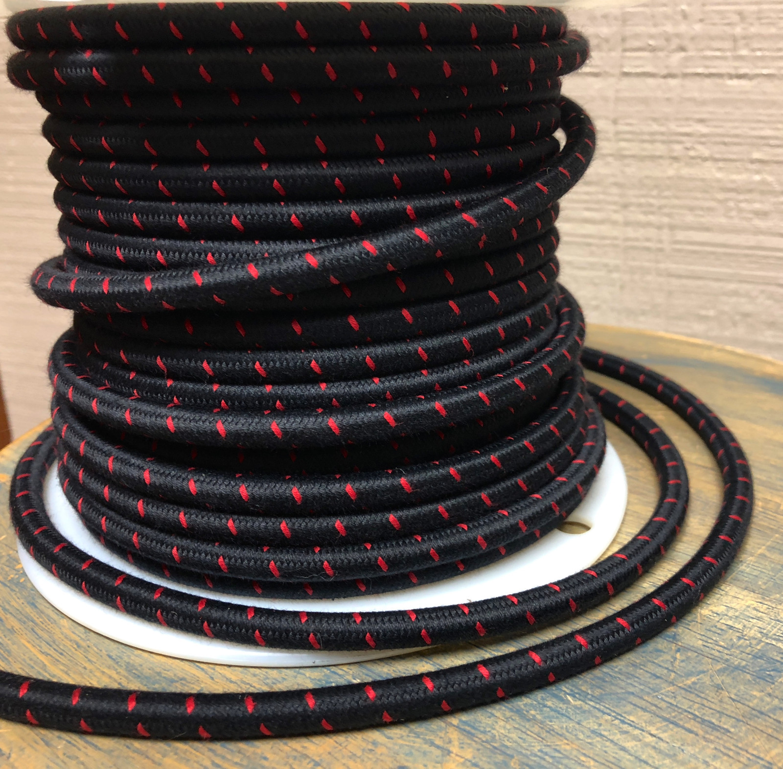 Black/Red Single Stitch Tracer Thread, Cloth Covered 3-Wire Round ...