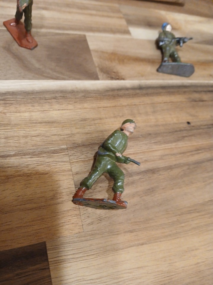 4 Lead Soldier England. Ww2 World War II 1 Trowing A Grenade. | eBay