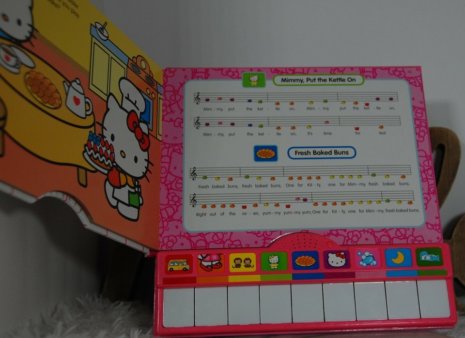 Hello Kitty I Love to Play Piano Keyboard Lights Up Plays Songs & Music ...