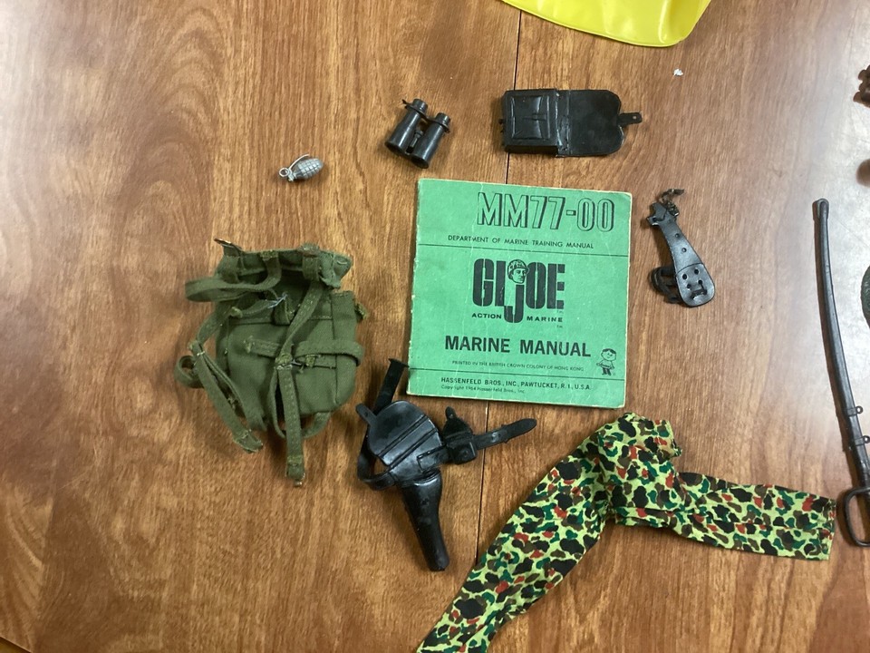 VINTAGE GI JOE WEAPONS CLOTHES ACCESSORIES RAFT 1964(?) | eBay