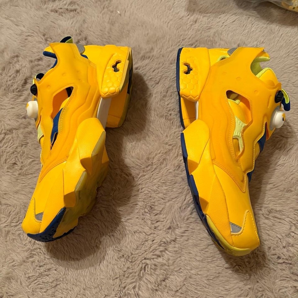 Men 11.0US Minion Pump Fury Reebok Plush Toy Included | eBay