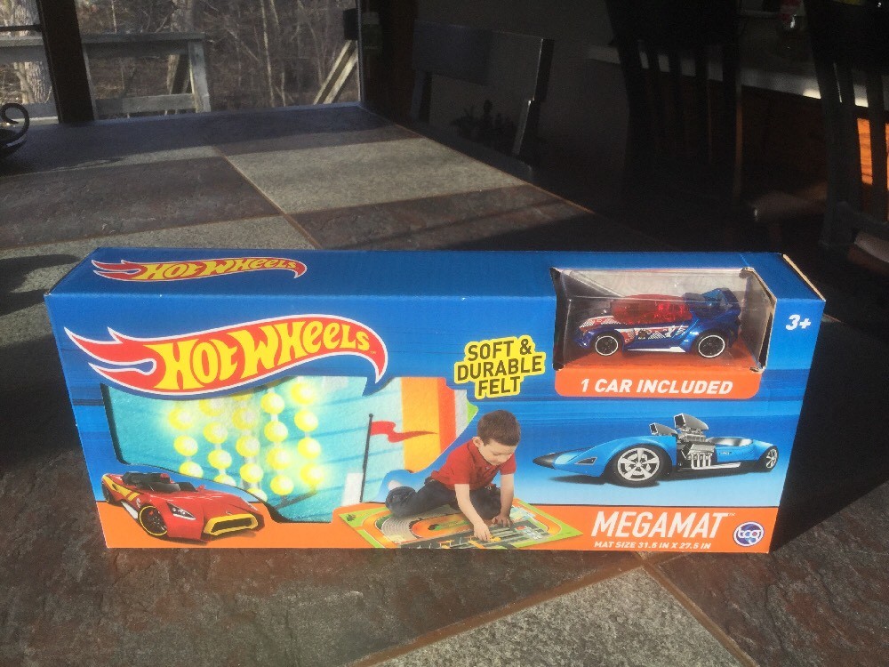 HOT WHEELS MEGAMAT 1 CAR INCLUDED SOFT & DURABLE FELT MAT 31.5x27.5 ...