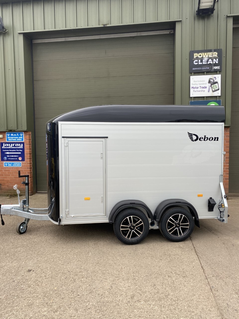 Debon Roadster C500 box trailer. Karting, Bike, Motorcross, Racing ...