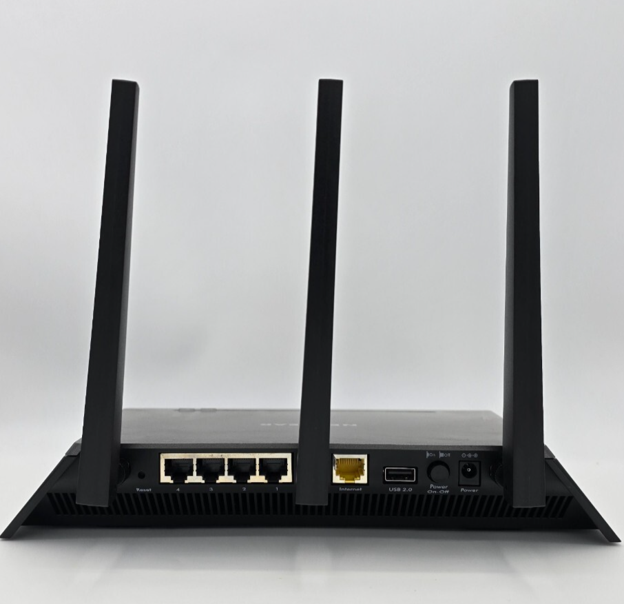 NETGEAR Nighthawk Smart Wi-Fi Router (R7000) - AC1900 Wireless Speed ...