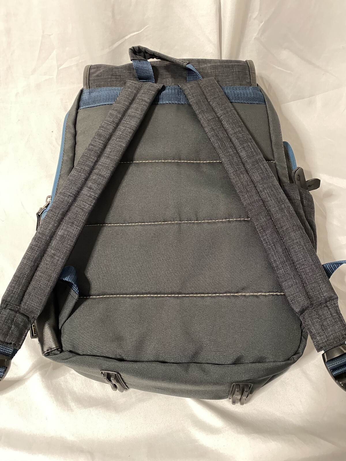 Harrison’s Adjustable Dexter Laptop backpack With USB Charging Port ...