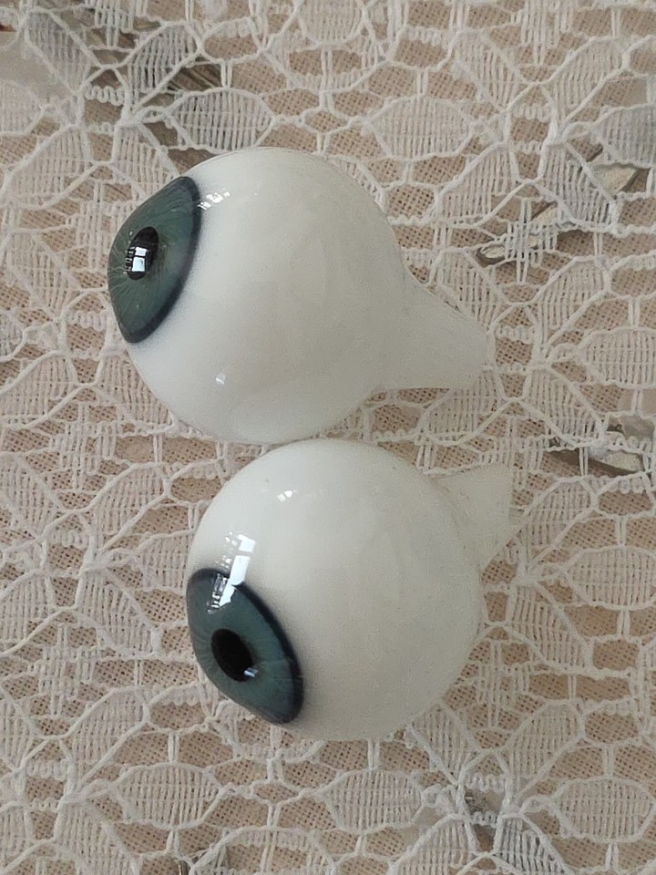 Vintage NOS Germany HAND BLOWN ROUND DOLL GLASS EYES GREY 20MM | eBay