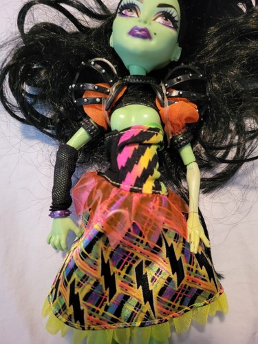 Monster High Casta Fierce Green Witch Doll Mattel 2011 Wrong Dress And ...