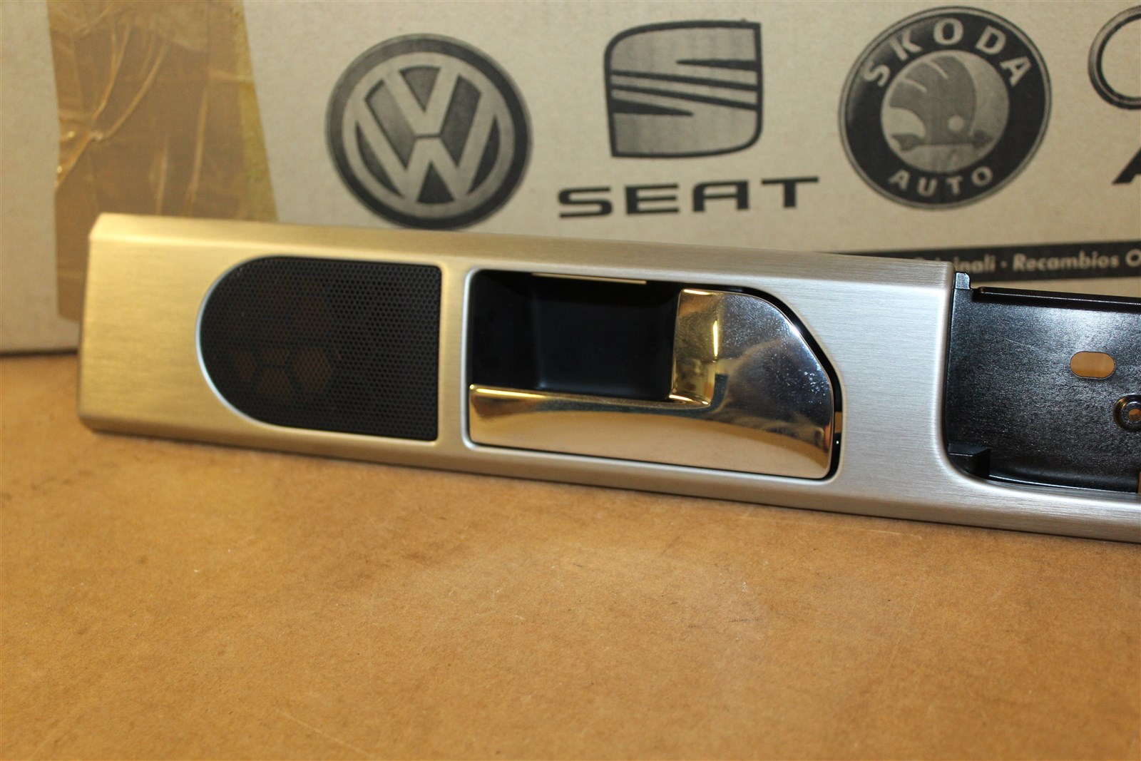 VW Touareg right rear door inner trim strip 7L6868086F 7U7 New genuine ...