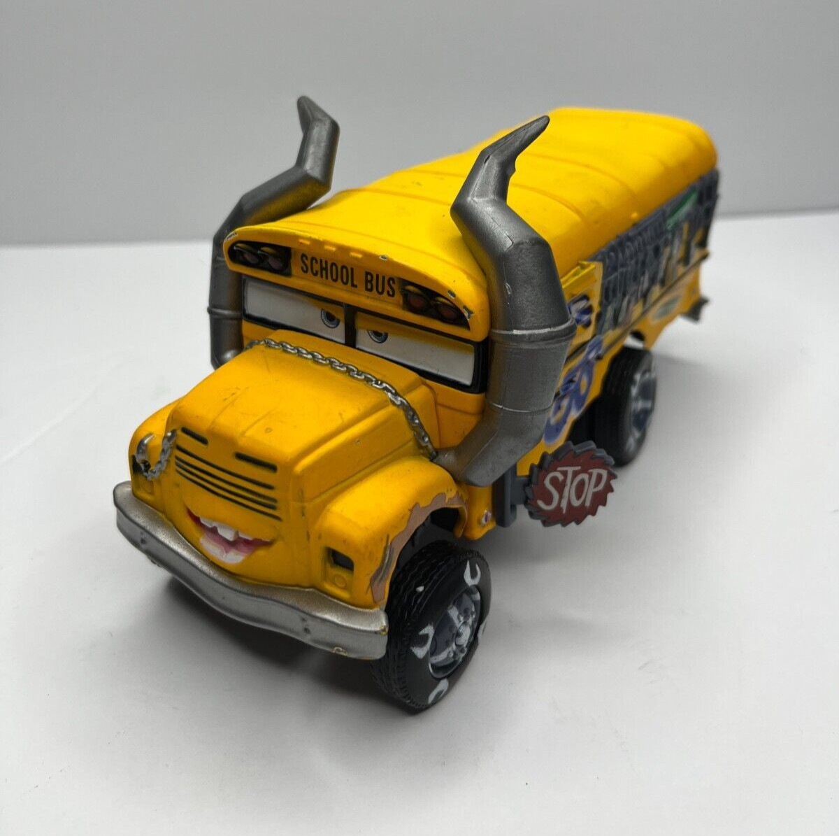 MISS FRITTER school bus Disney CARS 3 Splash Racers 9.5-in Squirt Toy ...