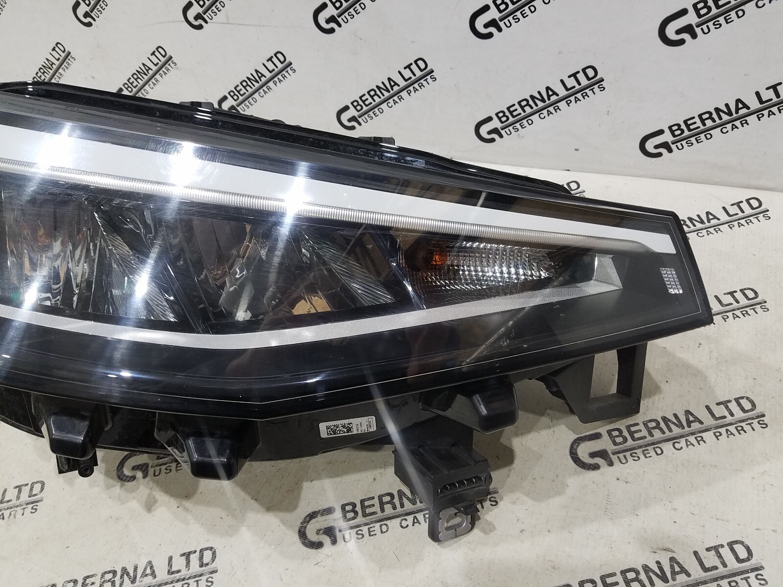 GENUINE VOLKSWAGEN ID.4 ID4 20-2024 FRONT RIGHT DRIVER SIDE HEADLIGHT ...