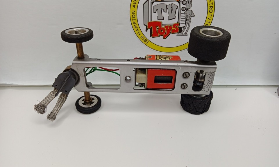 1/24 Cox Iso slot car chassis with Classic motor for parts or ...