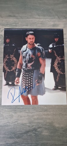 RUSSELL CROWE GLADIATOR SIGNED 10 X 8 AUTOGRAPHED STUNNING PHOTO...REAL ...