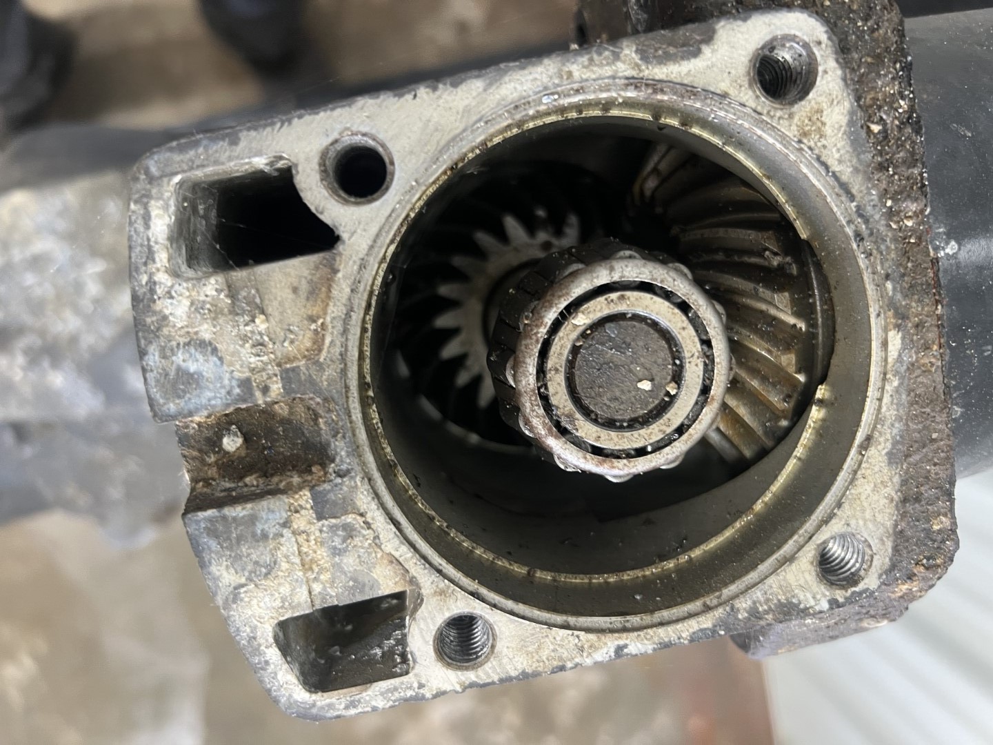 Mercury Marine MerCruiser Boat Alpha 1 Gen 1 outdrive out drive upper ...