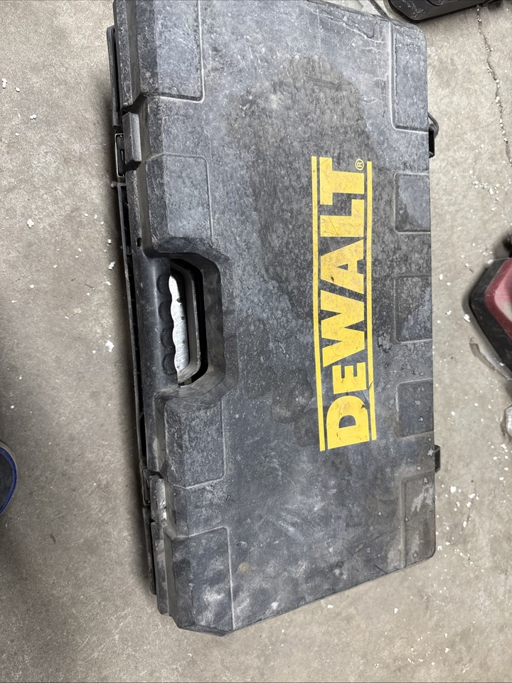 Dewalt DCGG571 Cordless Grease Gun 20V w/ 20V Battery Charger Case DCGG ...