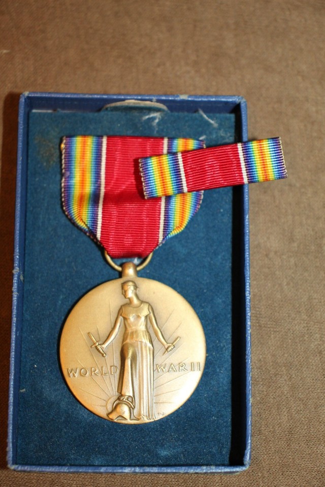 Original U.S. Military Boxed "WW2 Victory" Medal Set w/Ribbons & 1946 ...