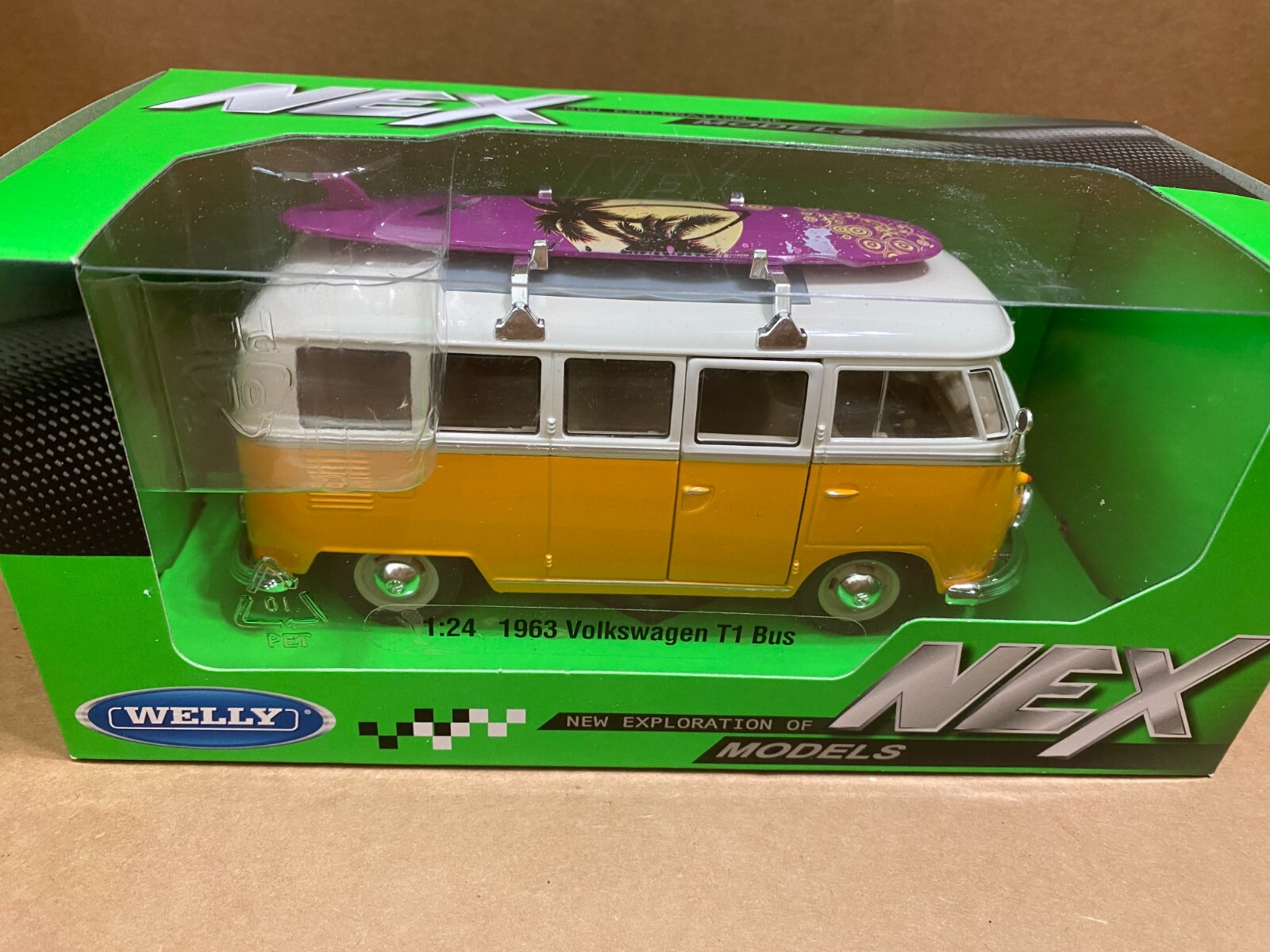 Volkswagen VW Classic T1 bus With Surfboard 1963 yellow / White 1:24 ...