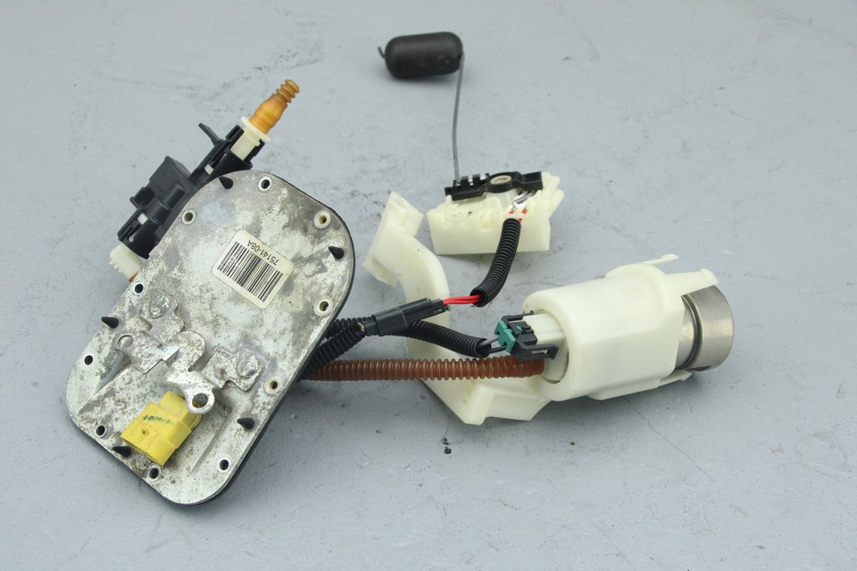 2010 Harley Softail Fatboy Lo Fuel Gas Pump + Top Plate Assembly 8K ...